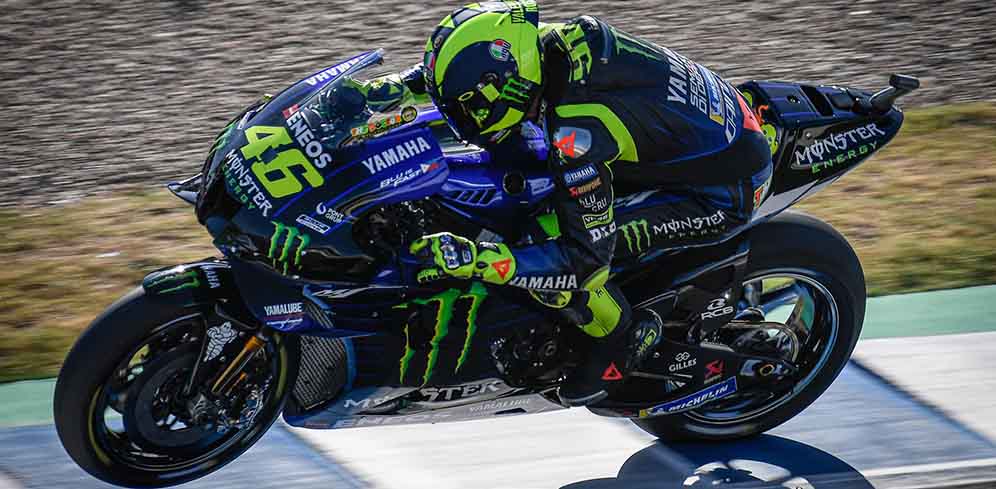 Rossi Naik Podium Usai Lawan Insinyur Jepang | LAzone.id Rossi Naik Podium Usai Lawan Insinyur Jepang | LAzone.id